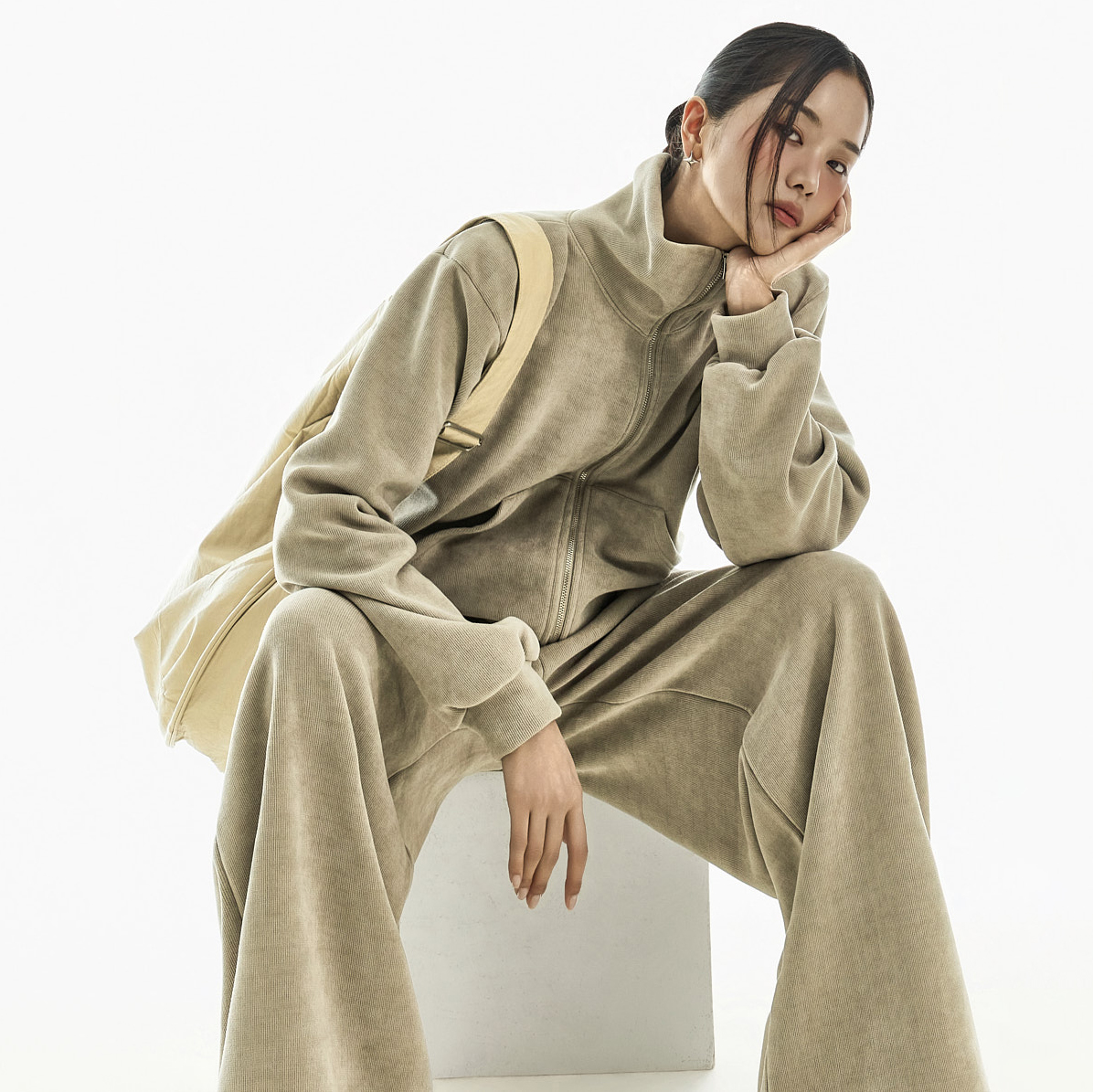 셀럽들의 선택, DINT - TR049 코듀로이 기모 트레이닝 세트